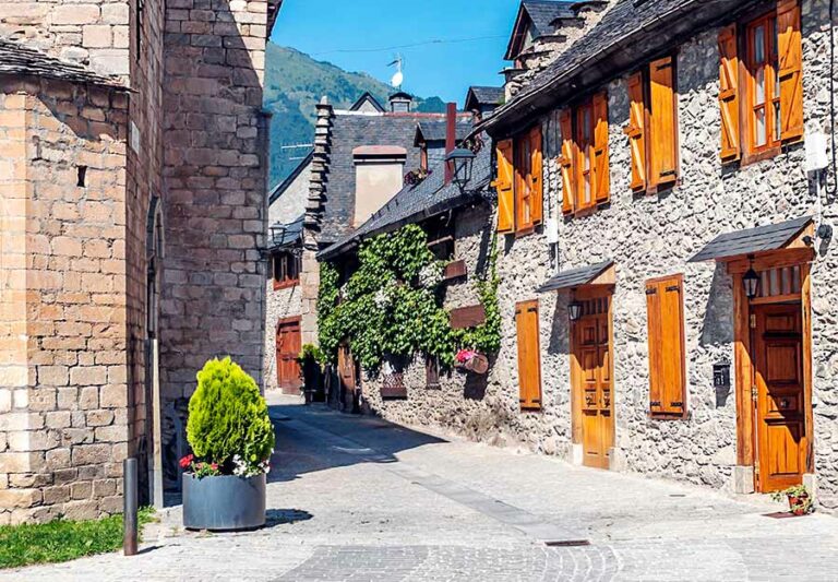 Full-Day Guided Tour of Pyrenees National Park | Guided Spain